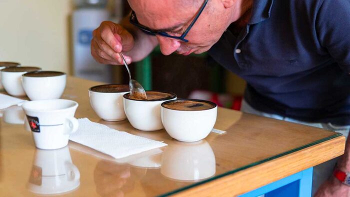The importance of the triangular test in coffee tasting - Espresso Academy